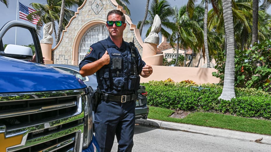 My Favorite Tweet About the Armed Raid at Trump’s Home